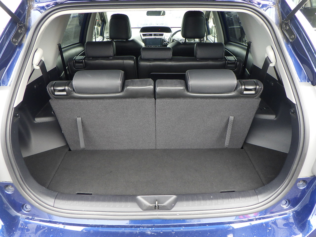 PRIUS ALPHA GR SPORT S-TOURING SELECTION 2018 - LASHAR INTERNATIONAL
